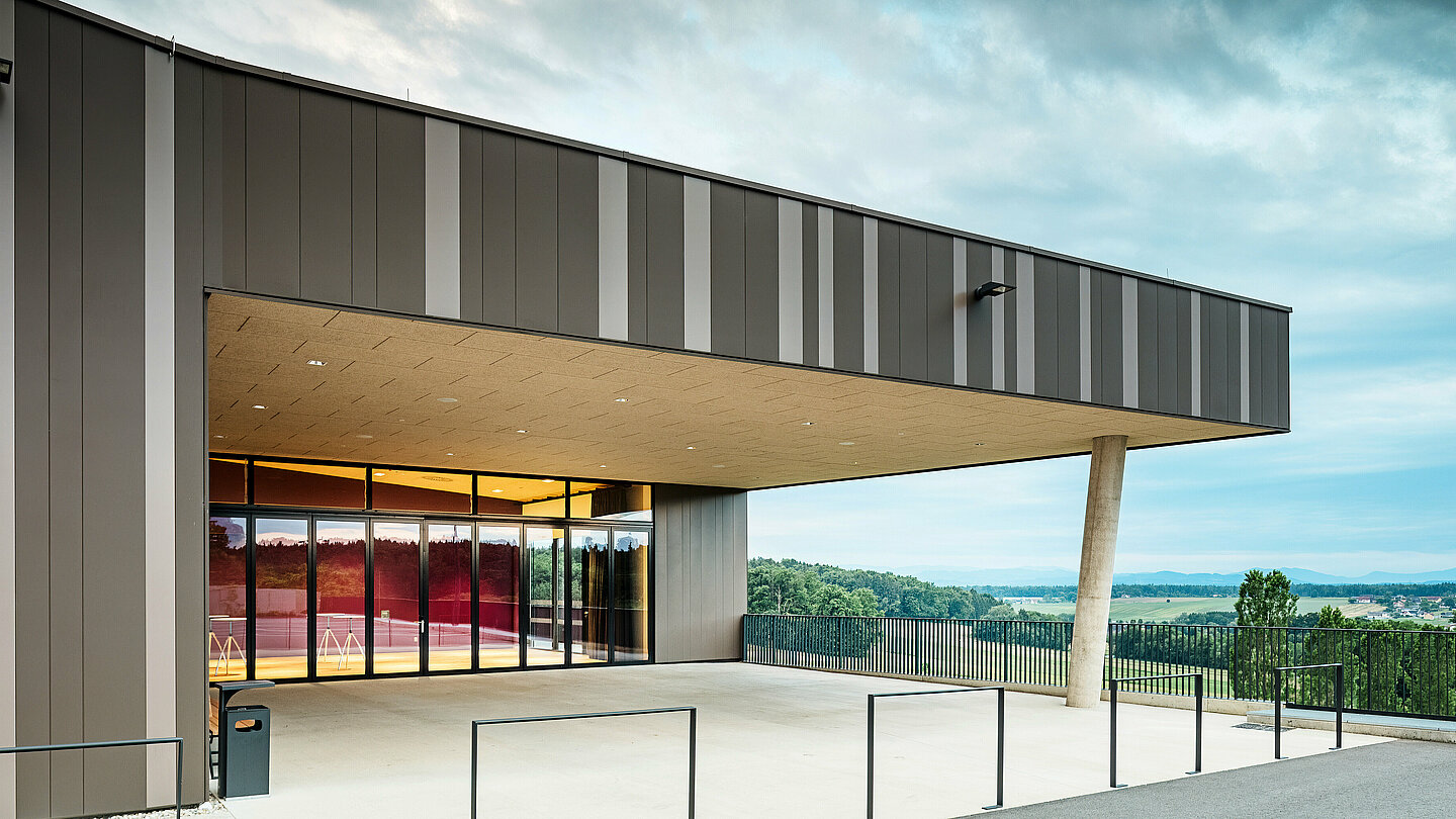 Aluminium, Licht und Farbe: die dynamische Fassade des ZIB Nikolai | PREFA