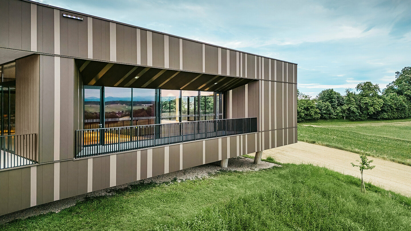 Aluminium, Licht und Farbe: die dynamische Fassade des ZIB Nikolai | PREFA